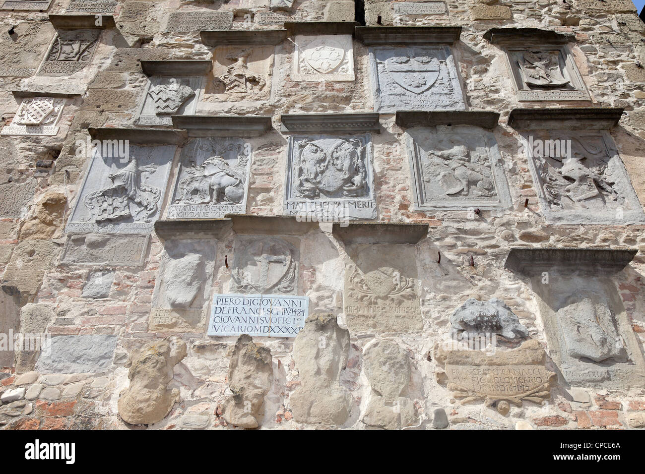 Crests and coats of arms hi-res stock photography and images - Alamy