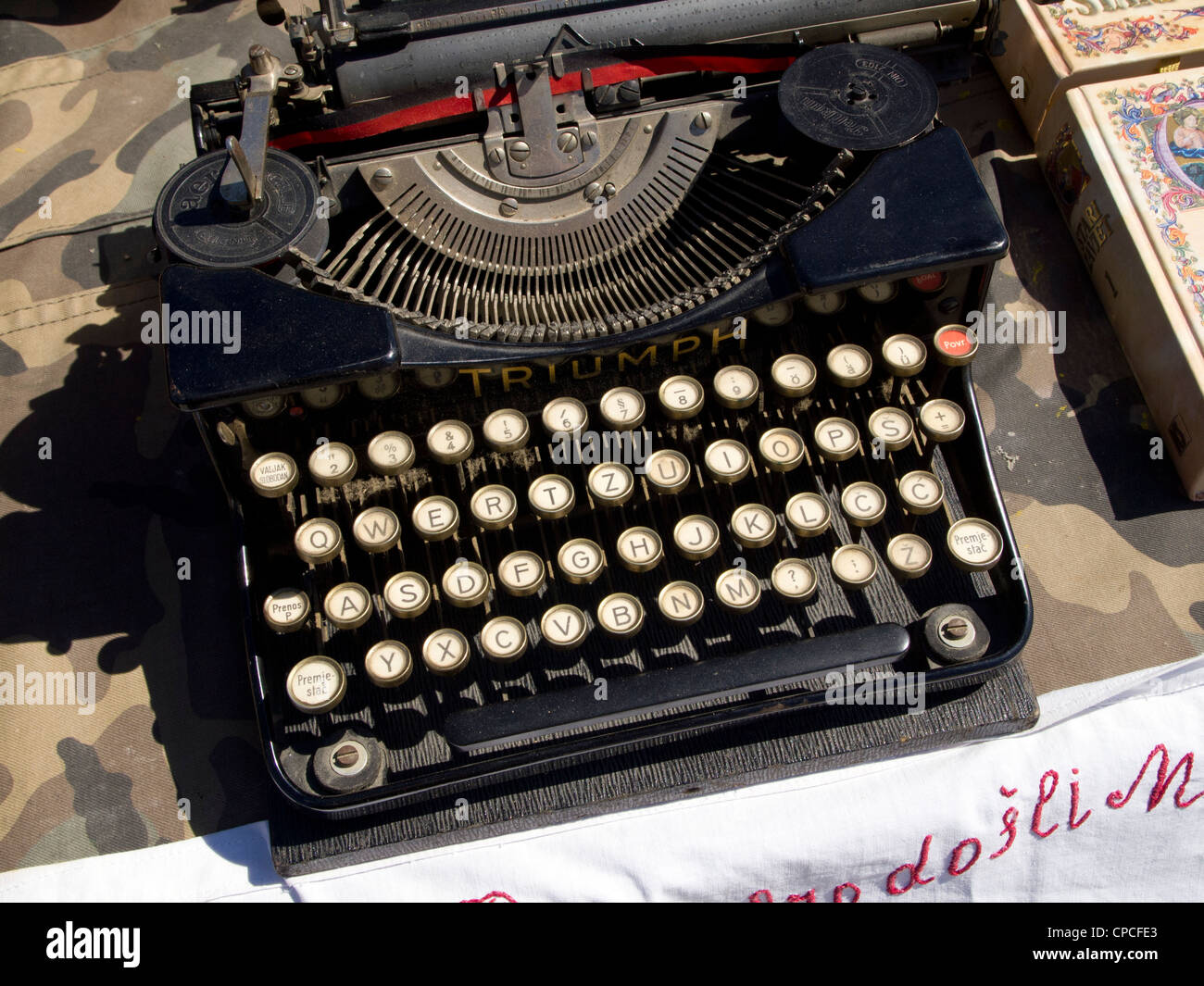 Antique typewriter logo hi-res stock photography and images - Alamy
