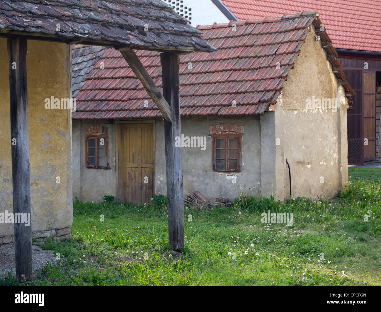 Small country house hi-res stock photography and images - Alamy