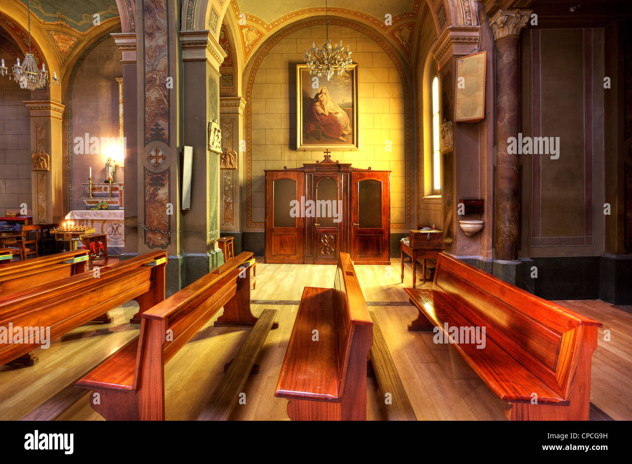 Confession booth and catholic hi-res stock photography and images - Alamy