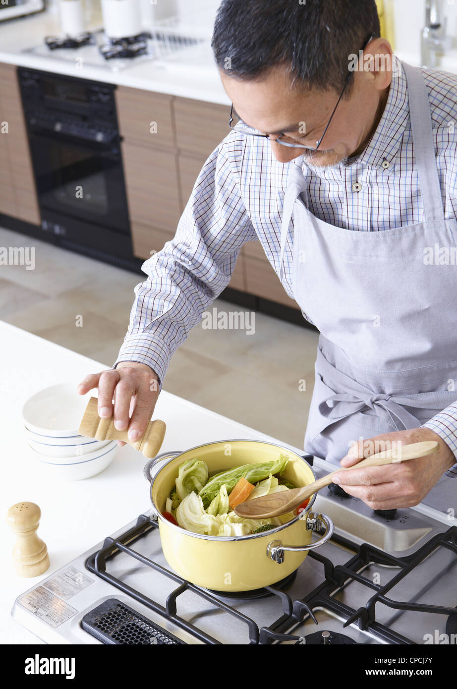 Senior man cooking Stock Photo - Alamy
