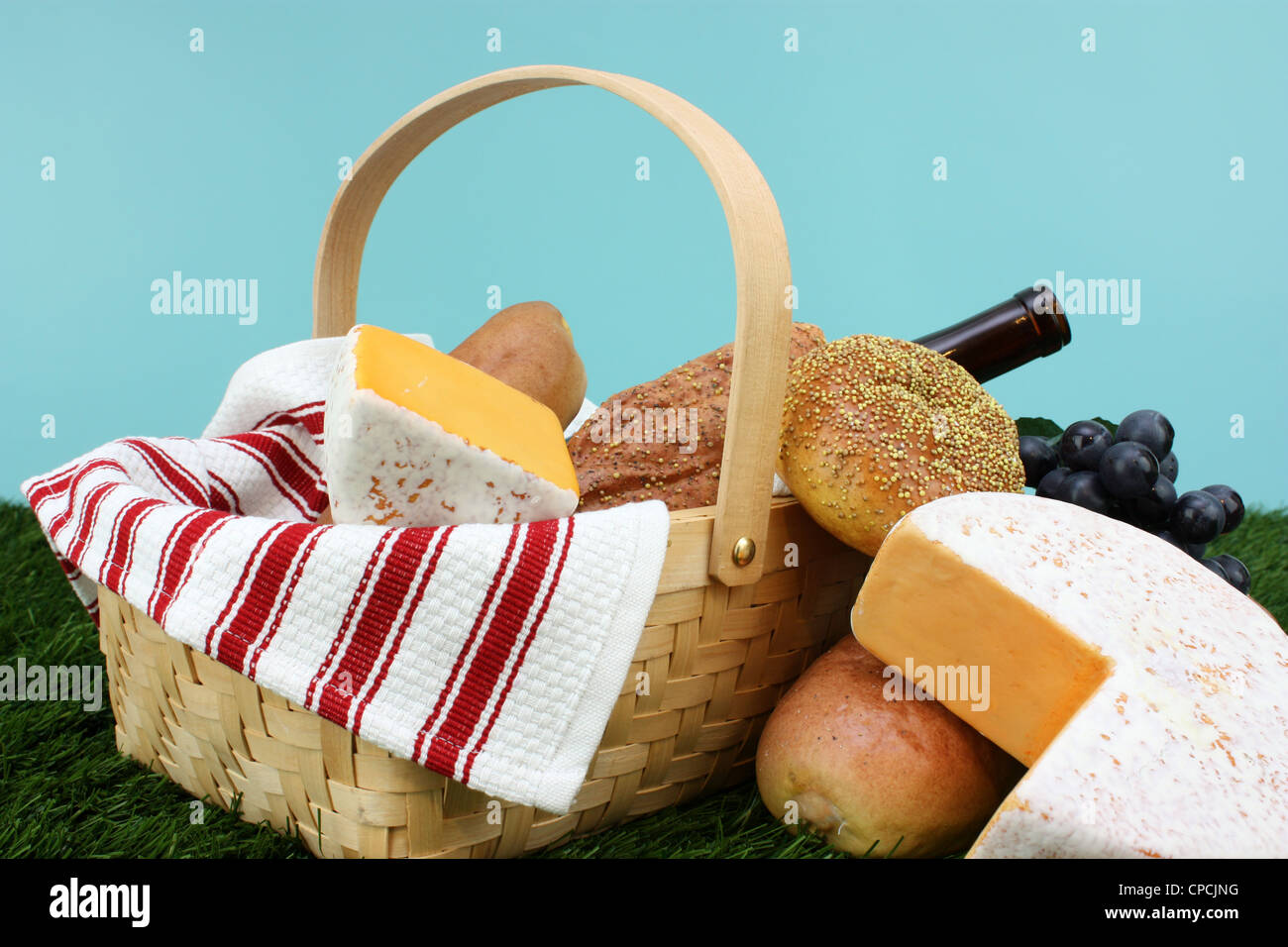 Picnic Basket filled with food that is ready to eat Stock Photo - Alamy