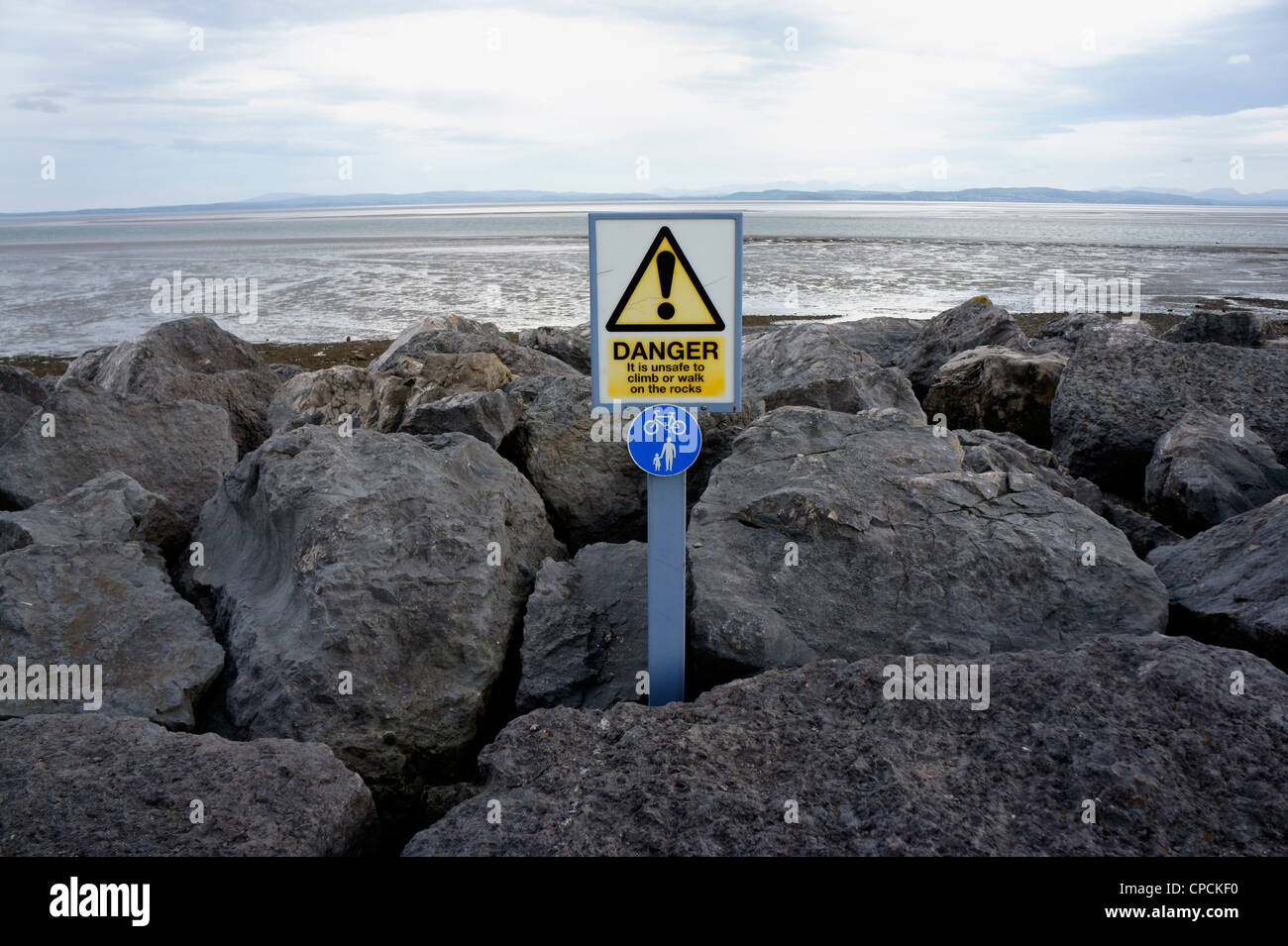 Unsafe wall warning sign hi-res stock photography and images - Alamy
