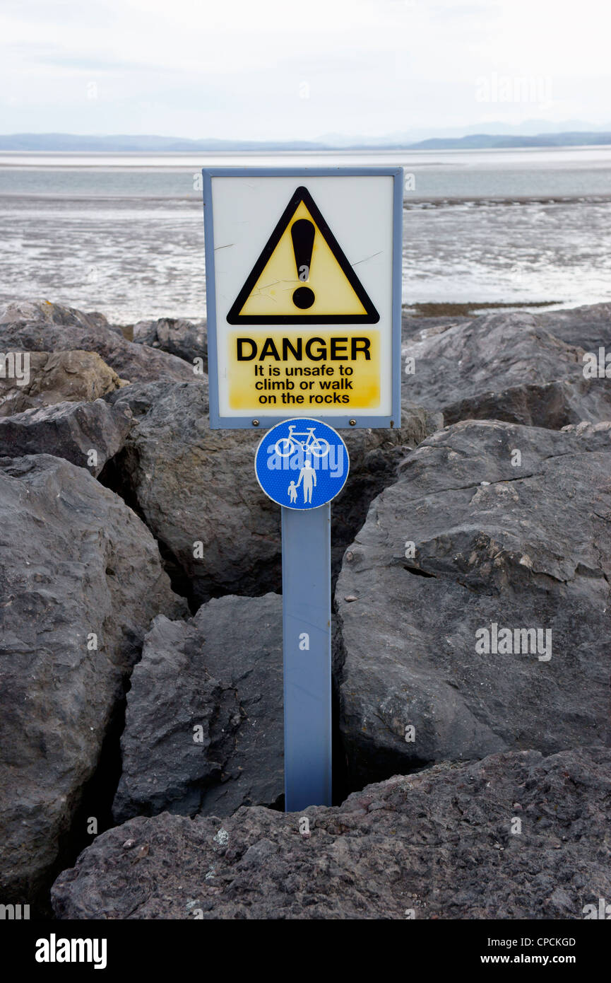 Unsafe wall warning sign hi-res stock photography and images - Alamy