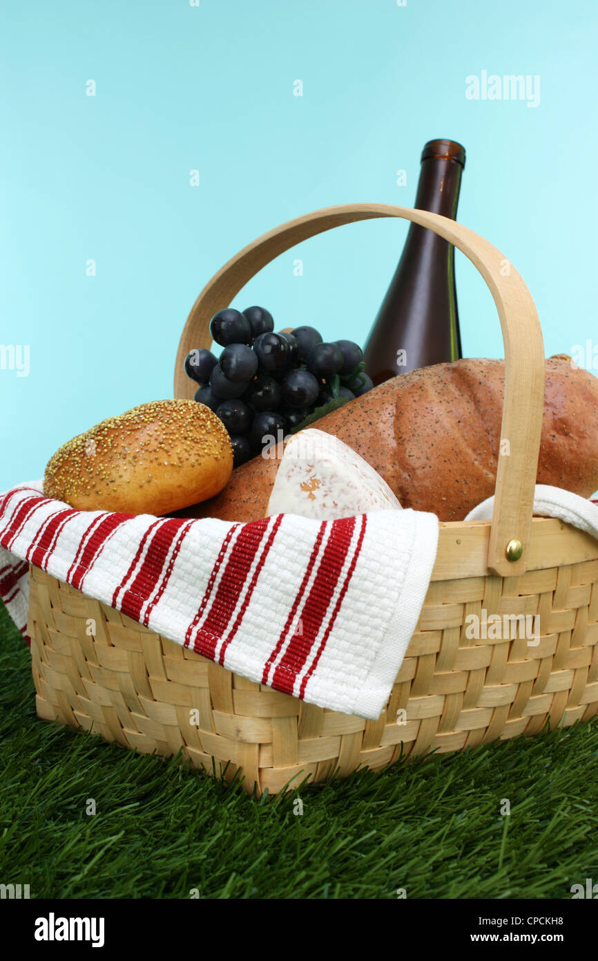 Picnic Basket filled with food that is ready to eat Stock Photo - Alamy