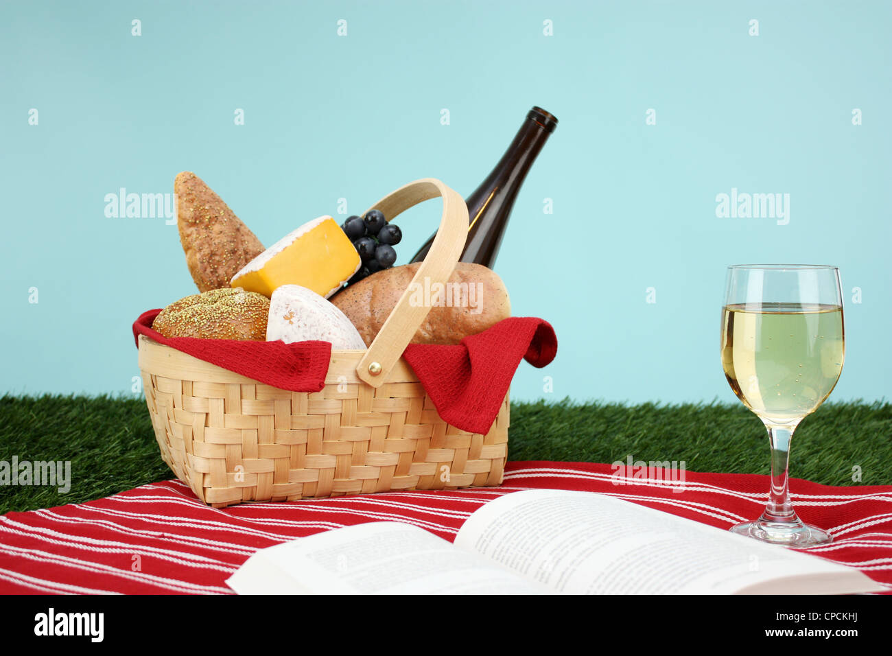 Picnic Basket filled with food that is ready to eat Stock Photo - Alamy