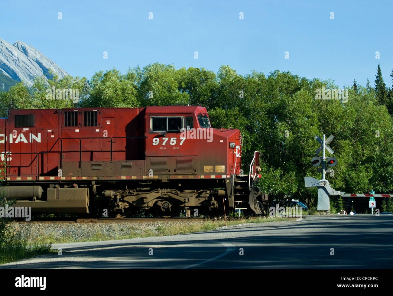 A Canadian Pacific AC44 travelling through Banff Station, Alberta ...