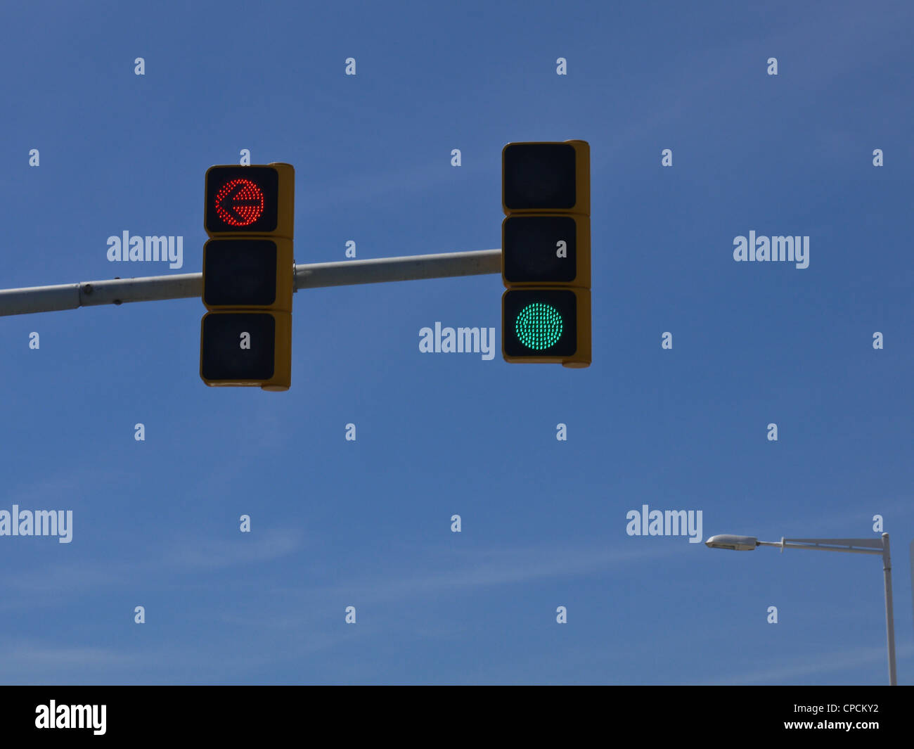 Overhead traffic lights hi-res stock photography and images - Alamy