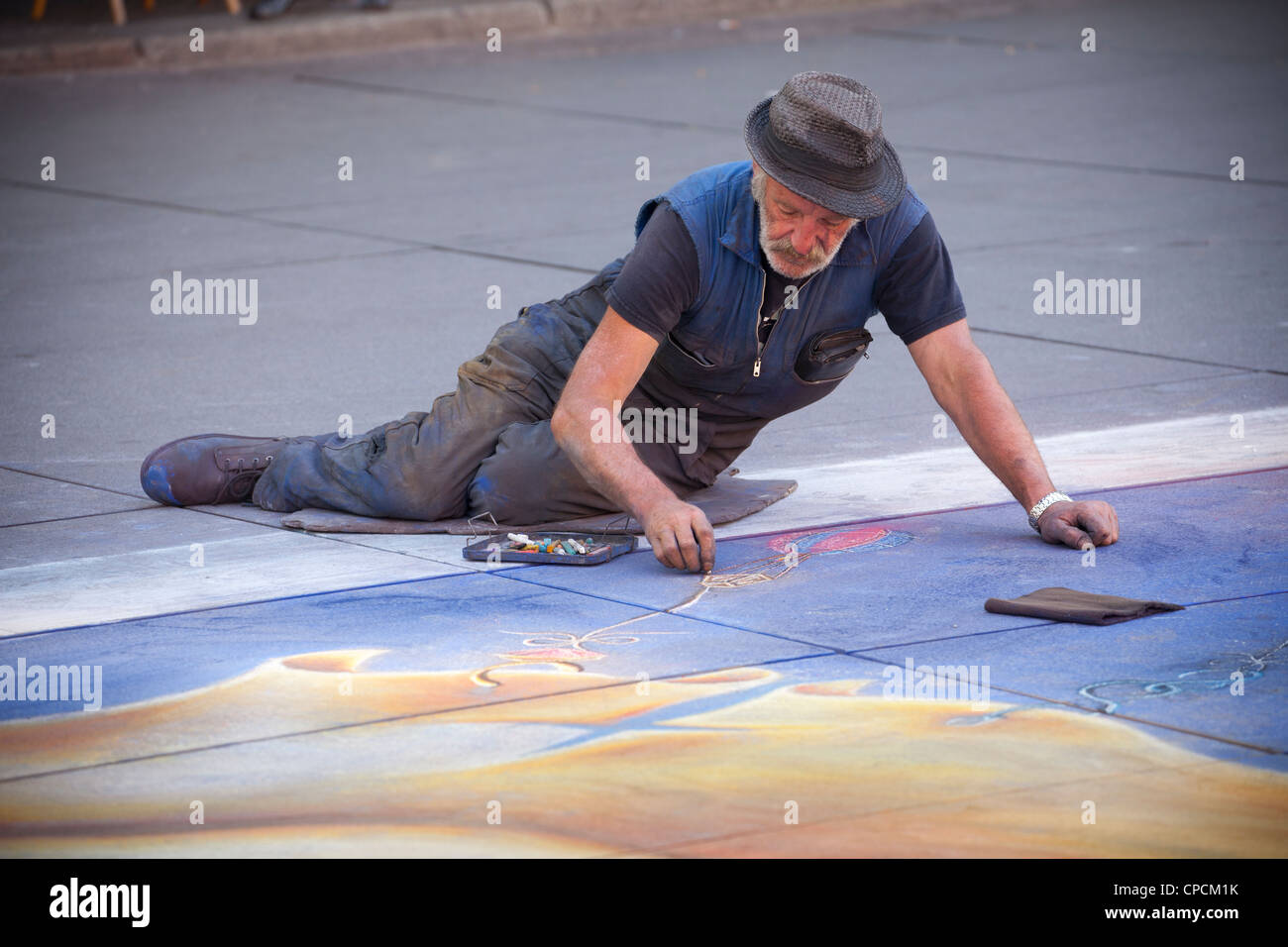 Ground drawing hi-res stock photography and images - Alamy