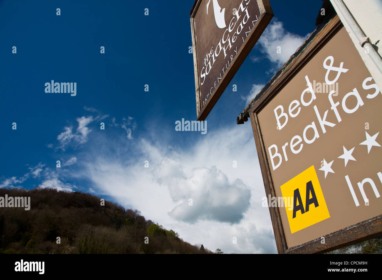 Symonds yat hand pulled ferry hi-res stock photography and images - Alamy