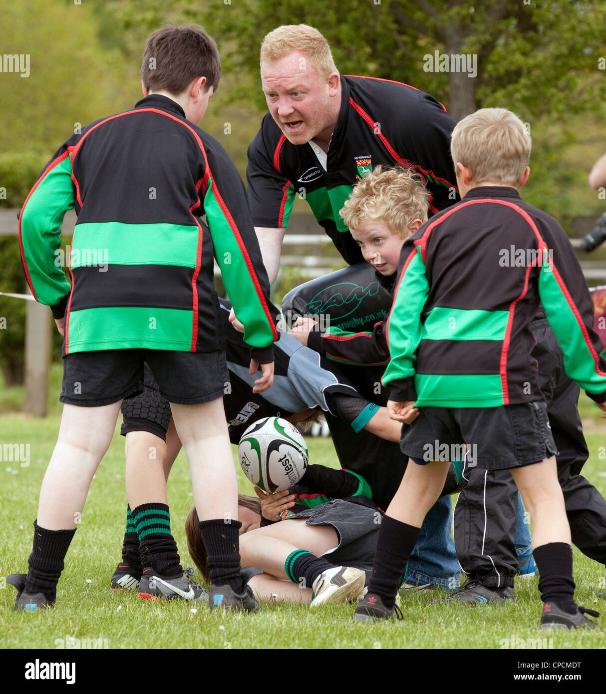 Rugby coach coaching children - Newmarket Juniors Club, Suffolk UK ...