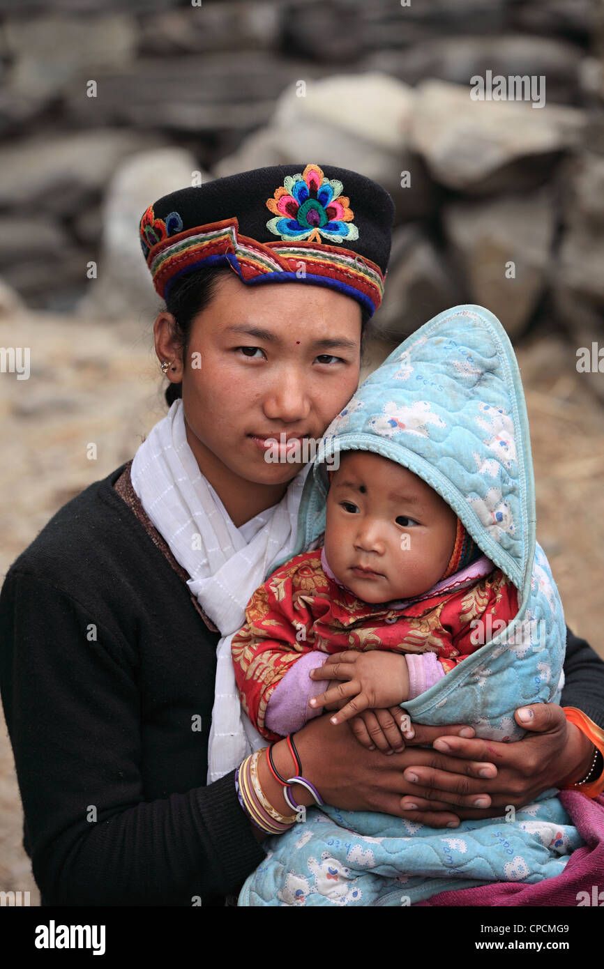Nepali mother with child - Nepal Stock Photo - Alamy