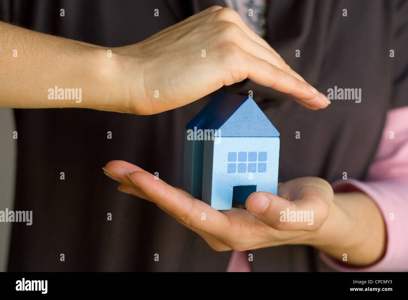 Sleep safety this house is very well protected (focus on the house ...