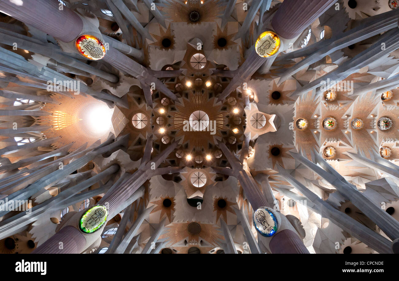 Sagrada Familia cathedral architecture. Masterpiece of modernism ...