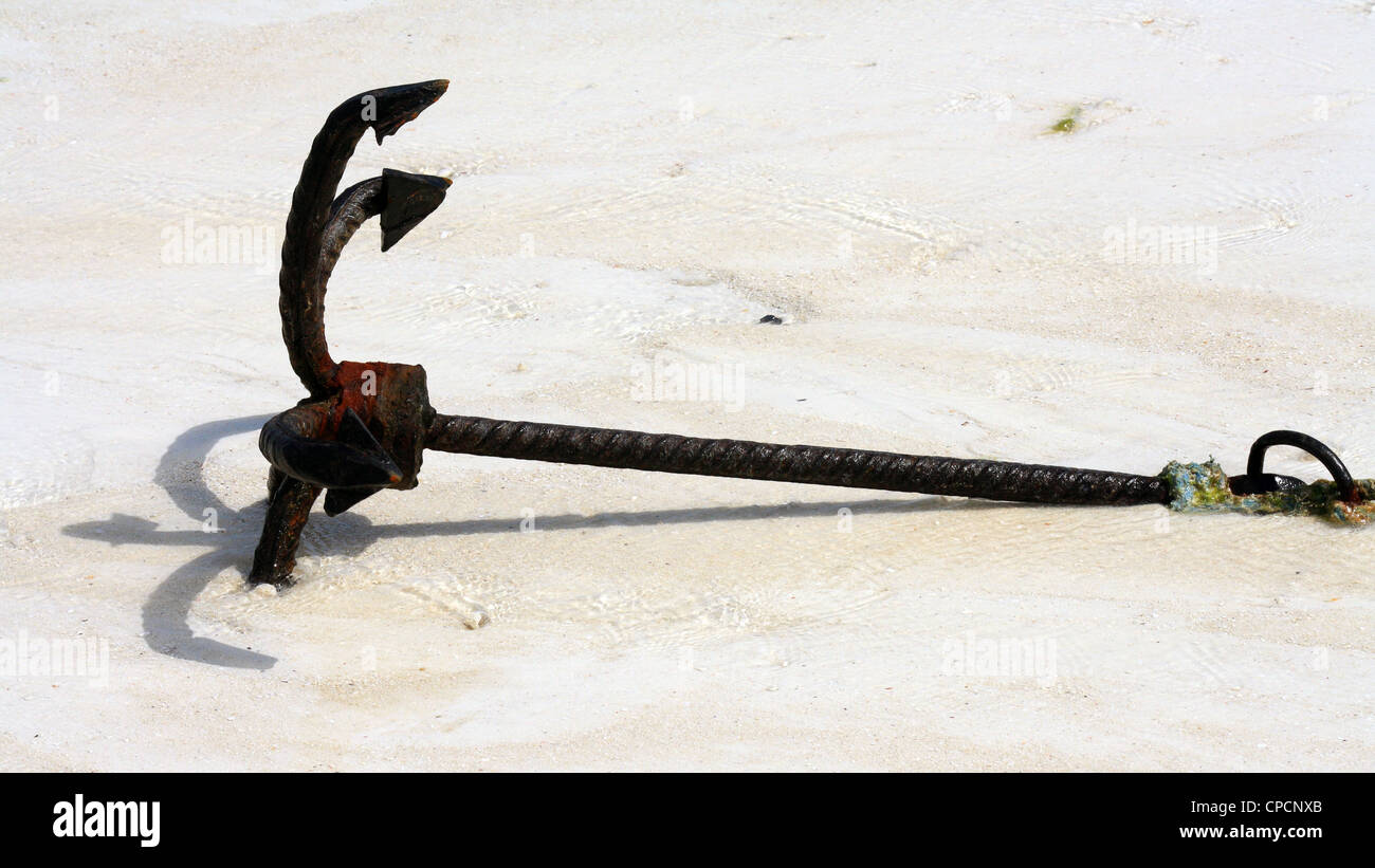 Anchor in sand hi-res stock photography and images - Alamy