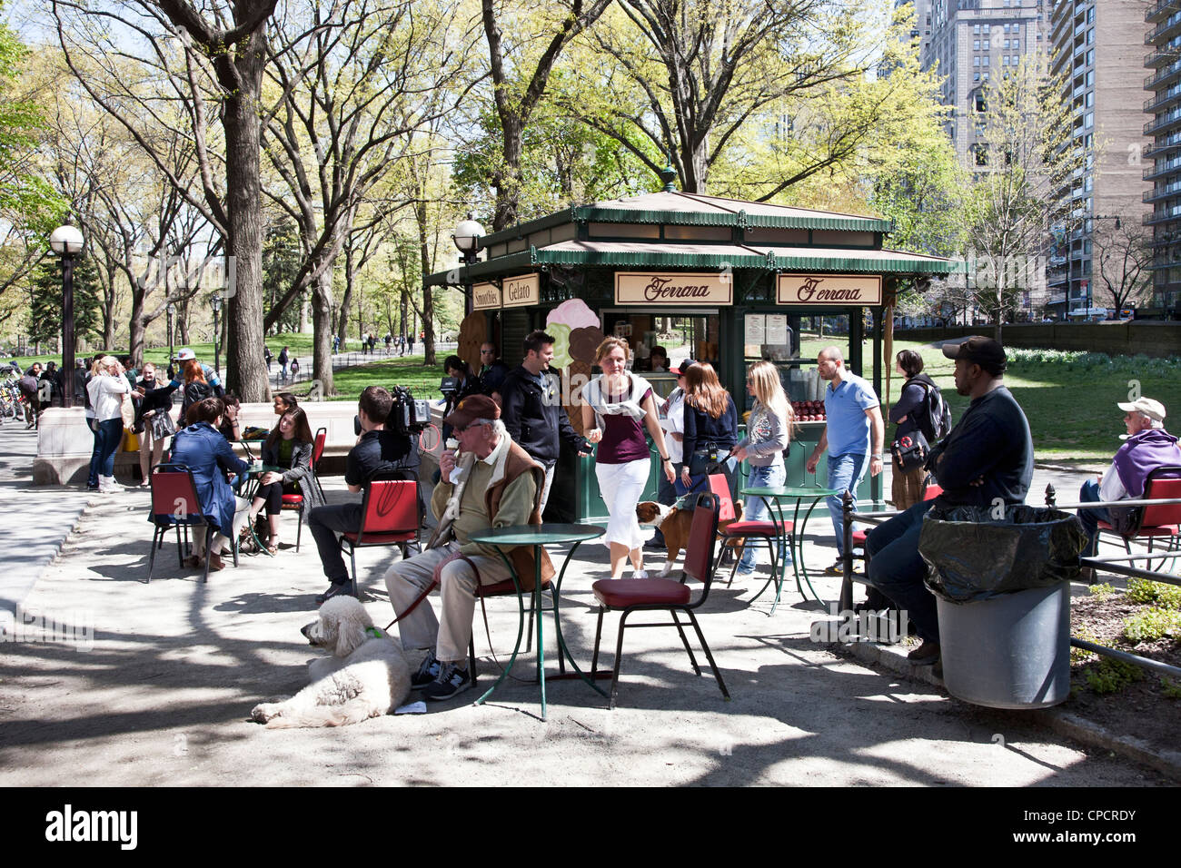 Kiosk in the park hi-res stock photography and images - Alamy