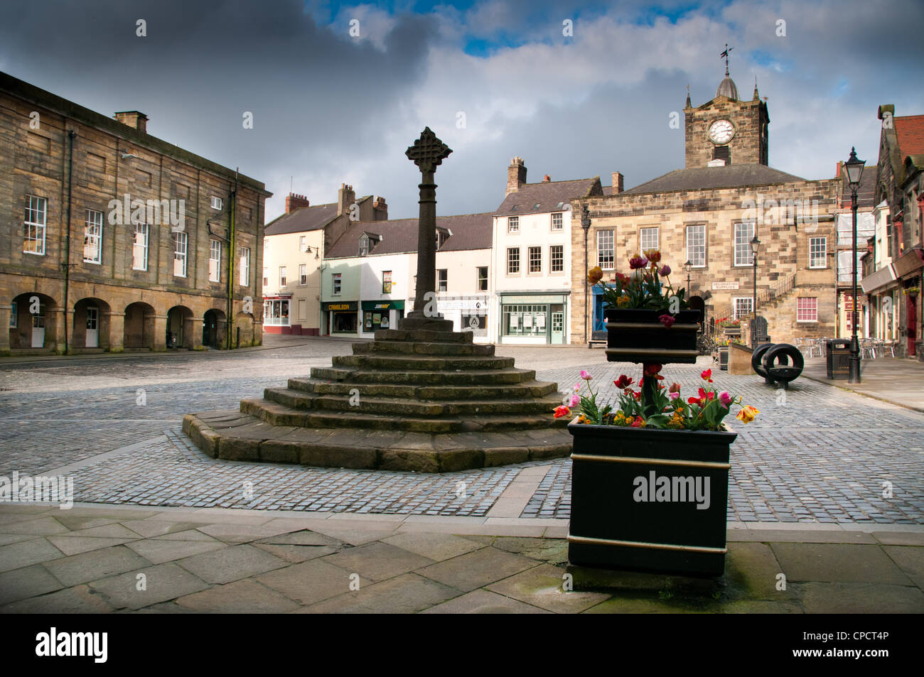 Alnwick market square Stock Photo - Alamy