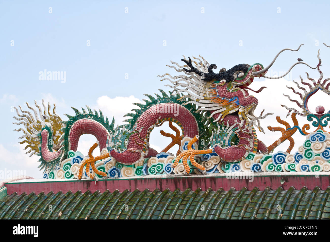 Dragon statue. Sian Temple. Chon Buri, Thailand Stock Photo - Alamy