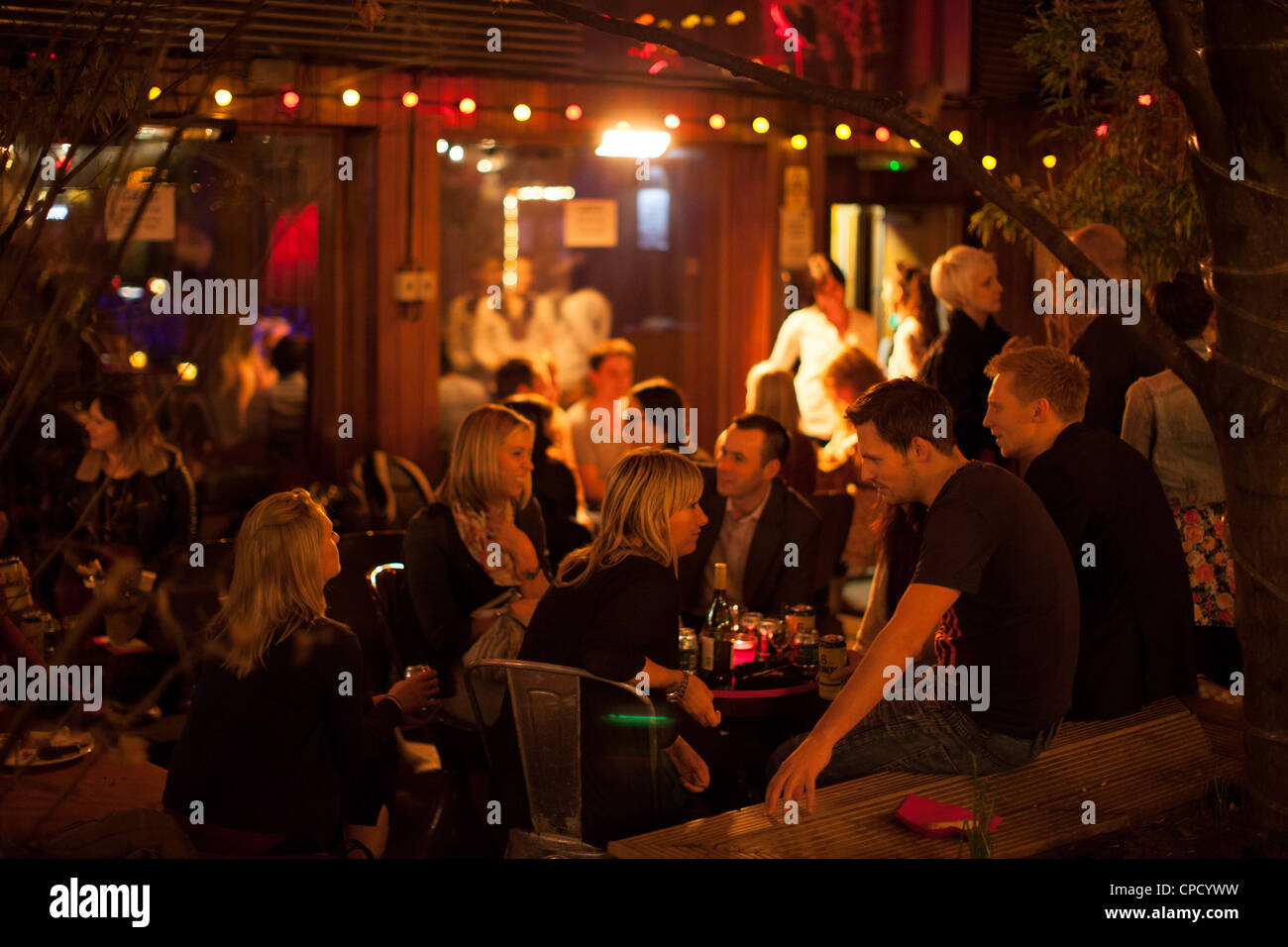 Nightclub people uk hi-res stock photography and images - Alamy