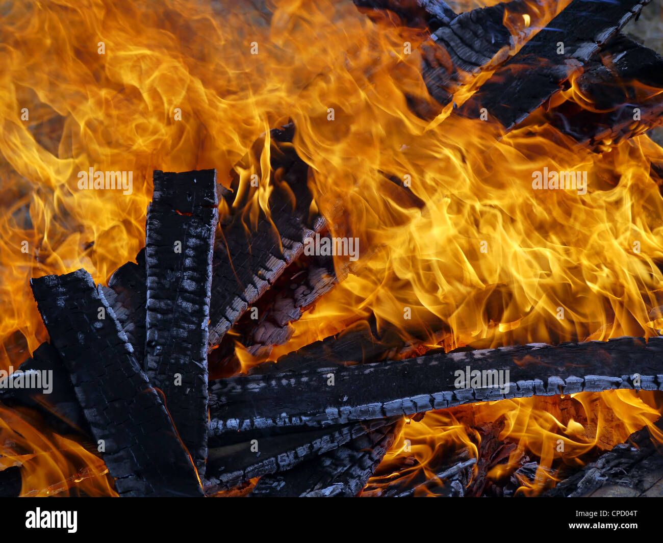 Log fire wood burning flames hi-res stock photography and images - Alamy