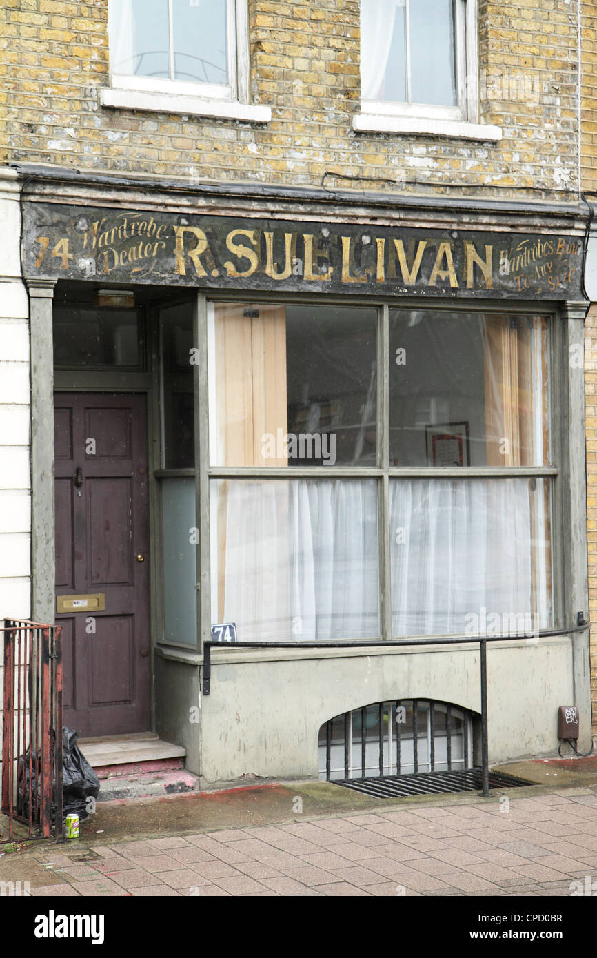 Ghost sign uk hi-res stock photography and images - Alamy