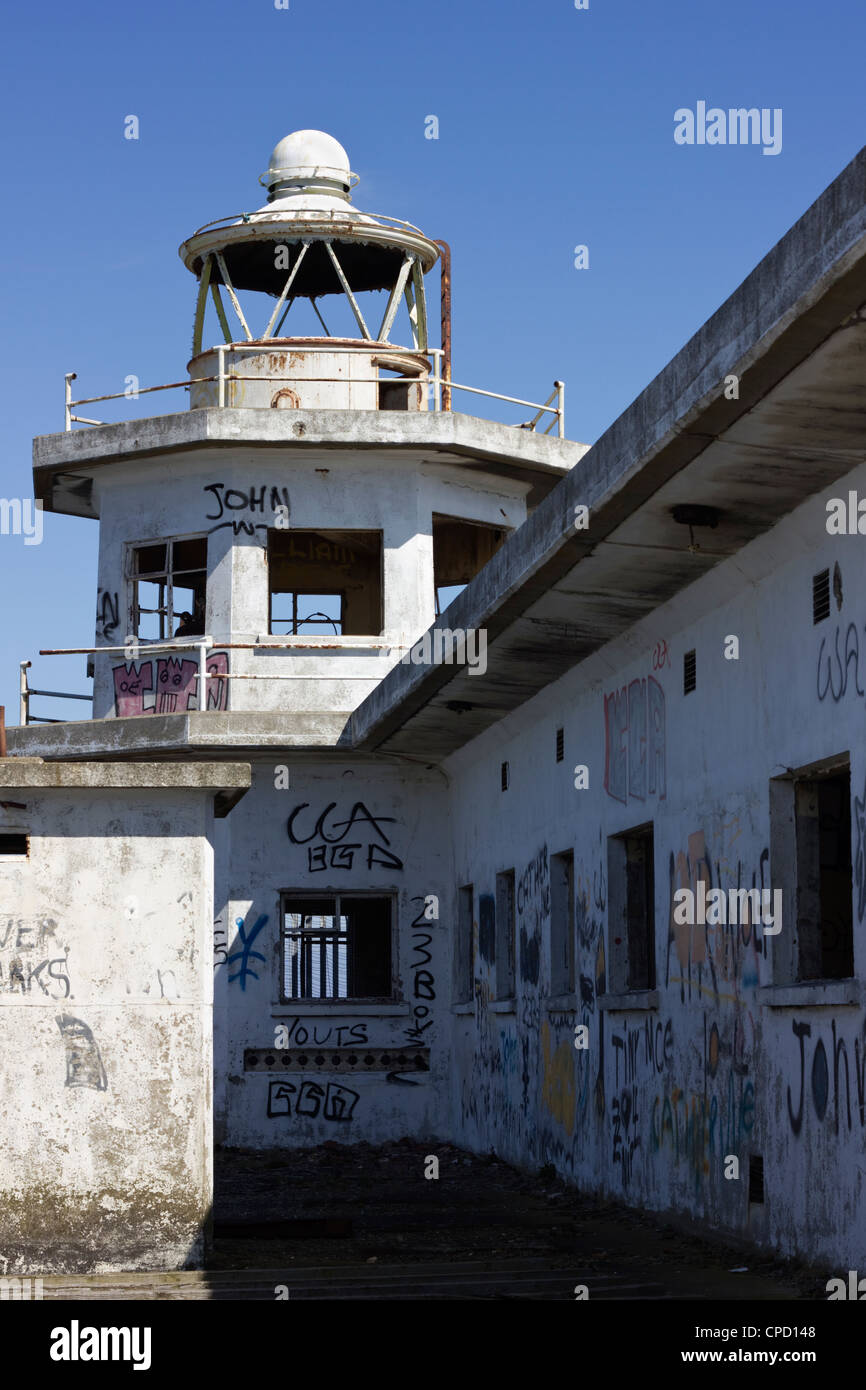 Derelict lighthouse at the entrance of Leith Harbour, Edinburgh Stock ...