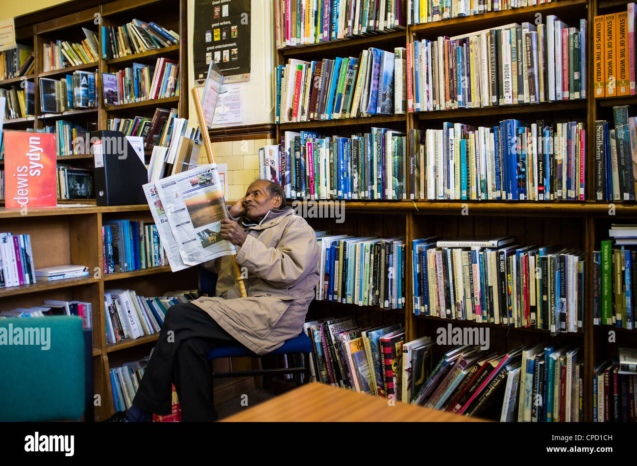 Newspaper library hi-res stock photography and images - Alamy