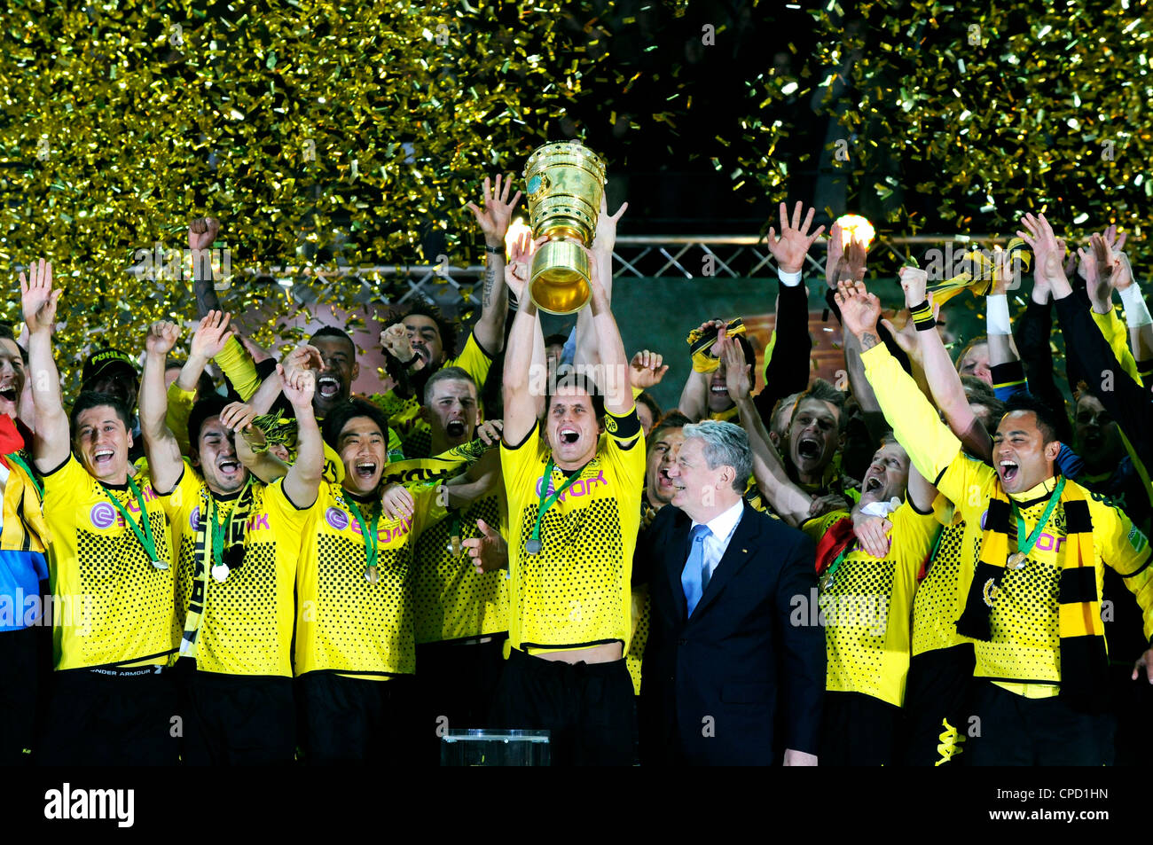 Players of Borussia Dortmund celebrate after winning the German Cup ...