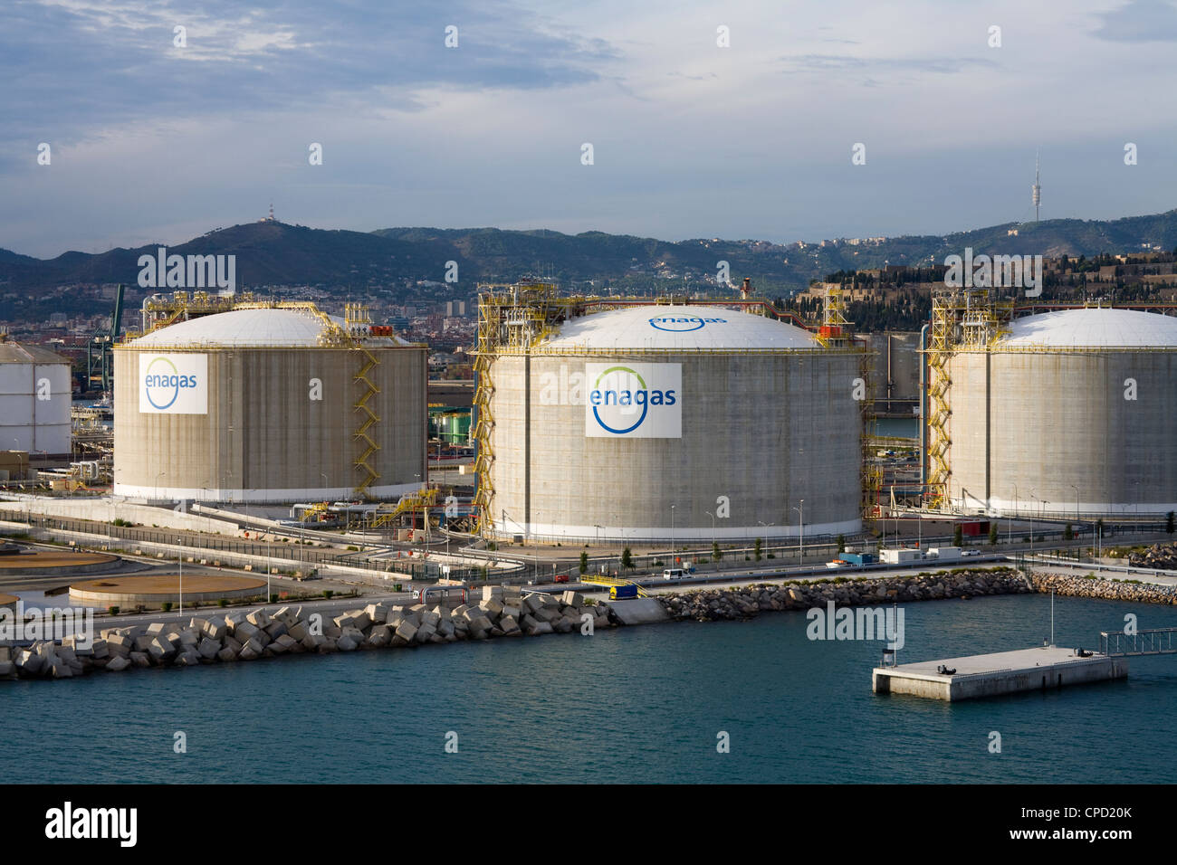 Gas storage tanks hi-res stock photography and images - Alamy
