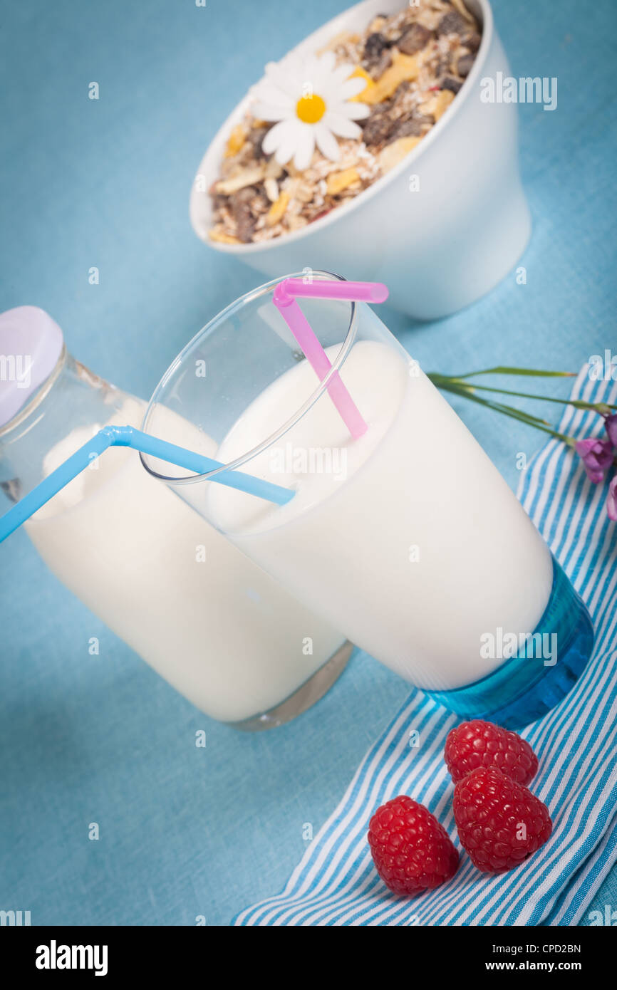 Healthy nutrition with fresh milk and muesli Stock Photo - Alamy