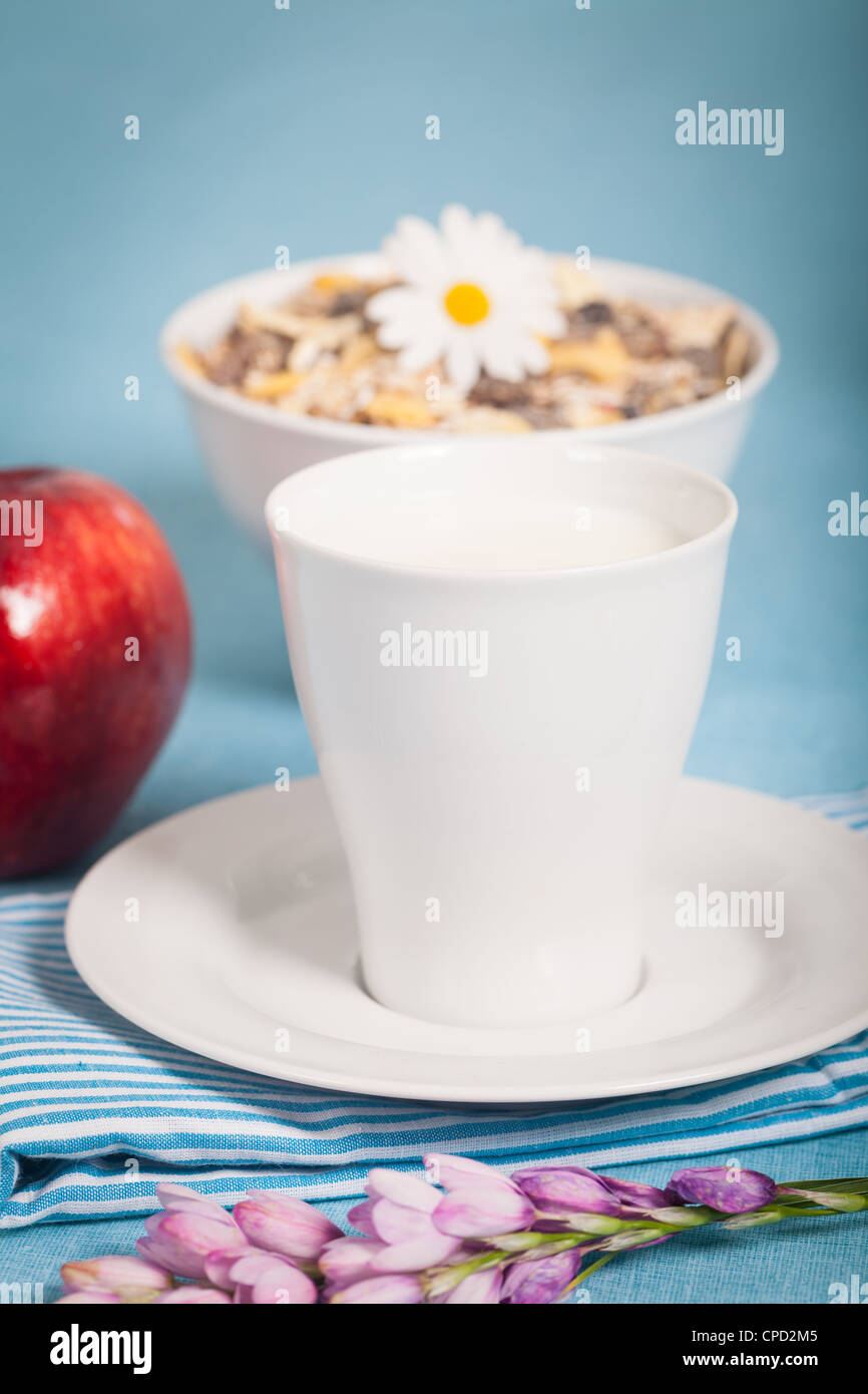 Healthy nutrition with fresh milk and a red apple Stock Photo - Alamy