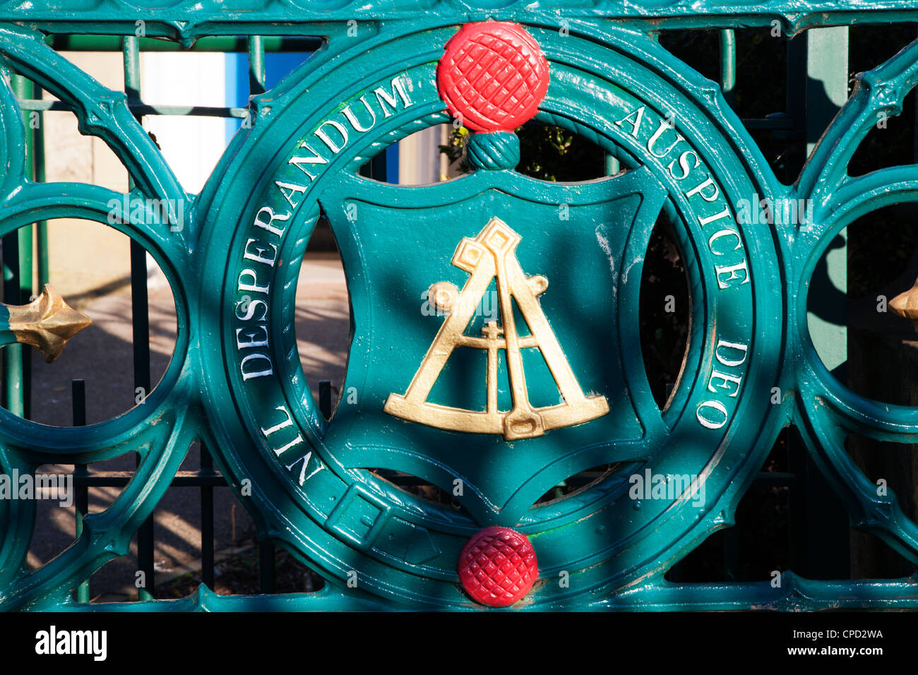 Nil Desperandum motto on iron gate at Mowbray Gardens, Sunderland, Tyne ...