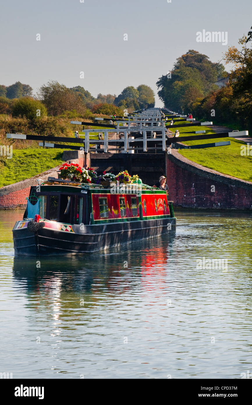 A canal boat leaving the famous series of locks at Caen Hill on the ...