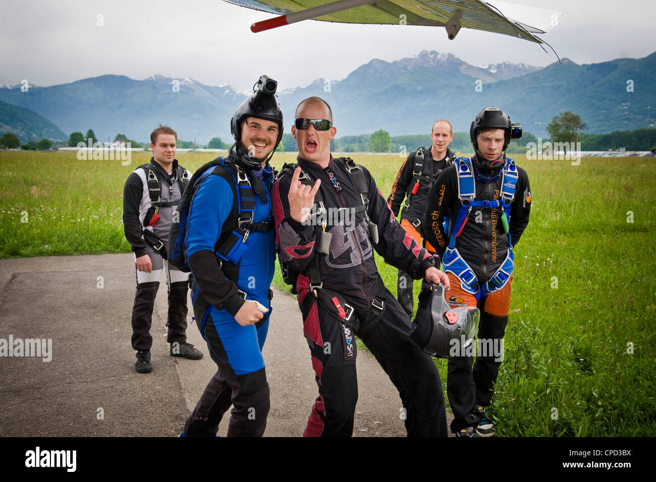 Parachuting school hi-res stock photography and images - Alamy