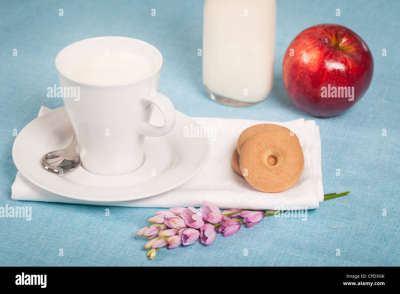 Healthy nutrition with fresh milk and a red apple Stock Photo - Alamy