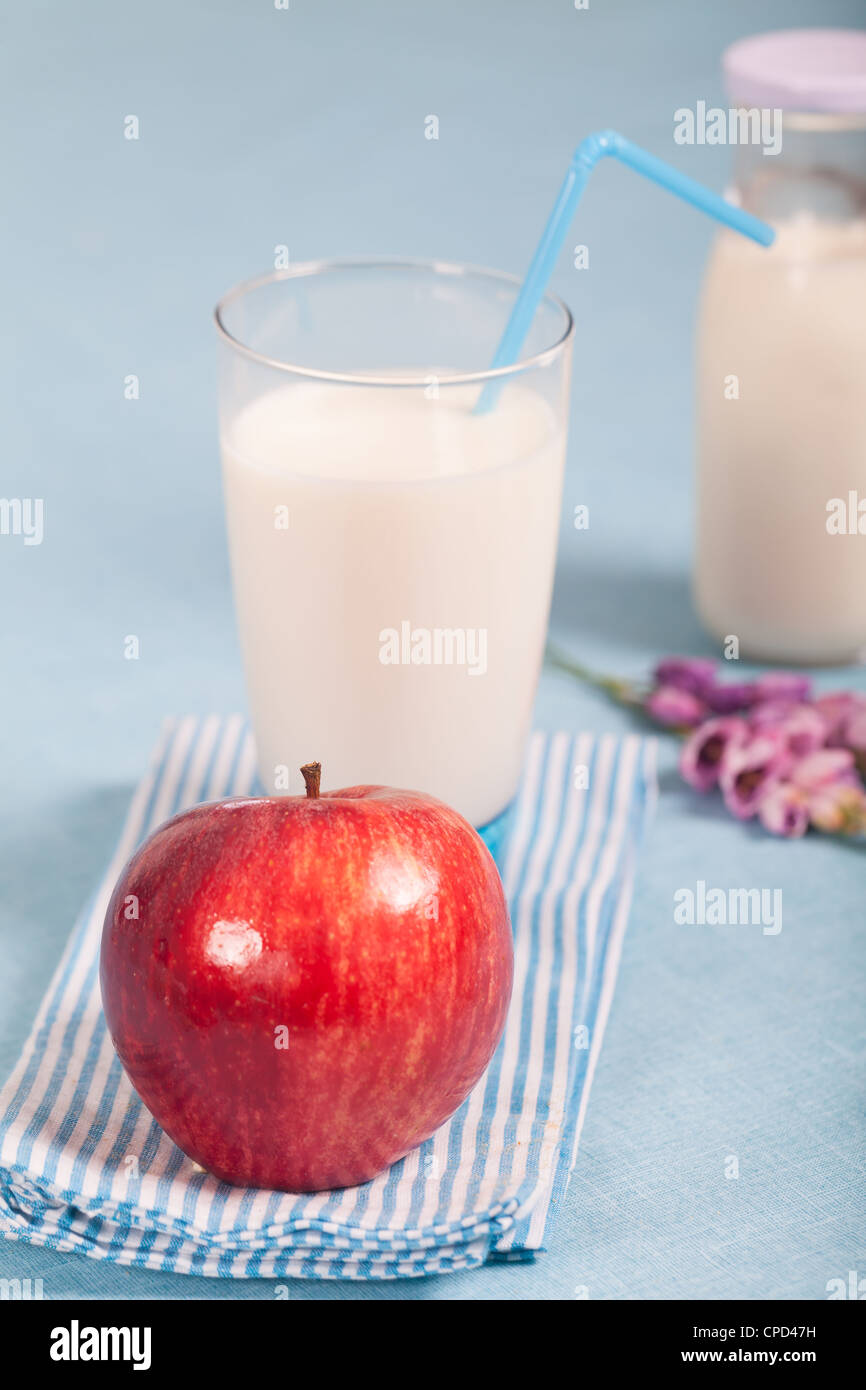 Healthy nutrition with fresh milk and red apple Stock Photo - Alamy