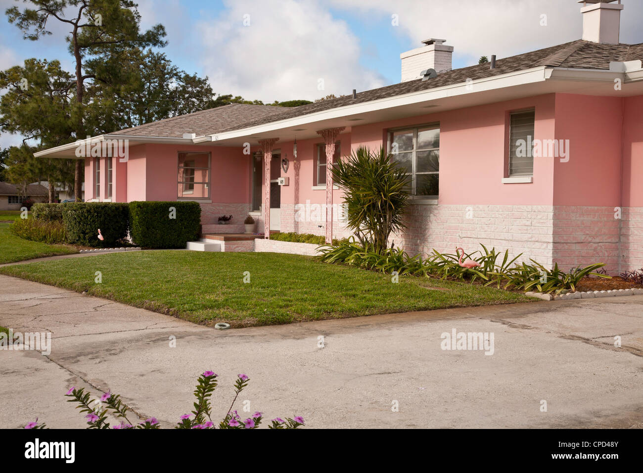 Pink suburban home hi-res stock photography and images - Alamy