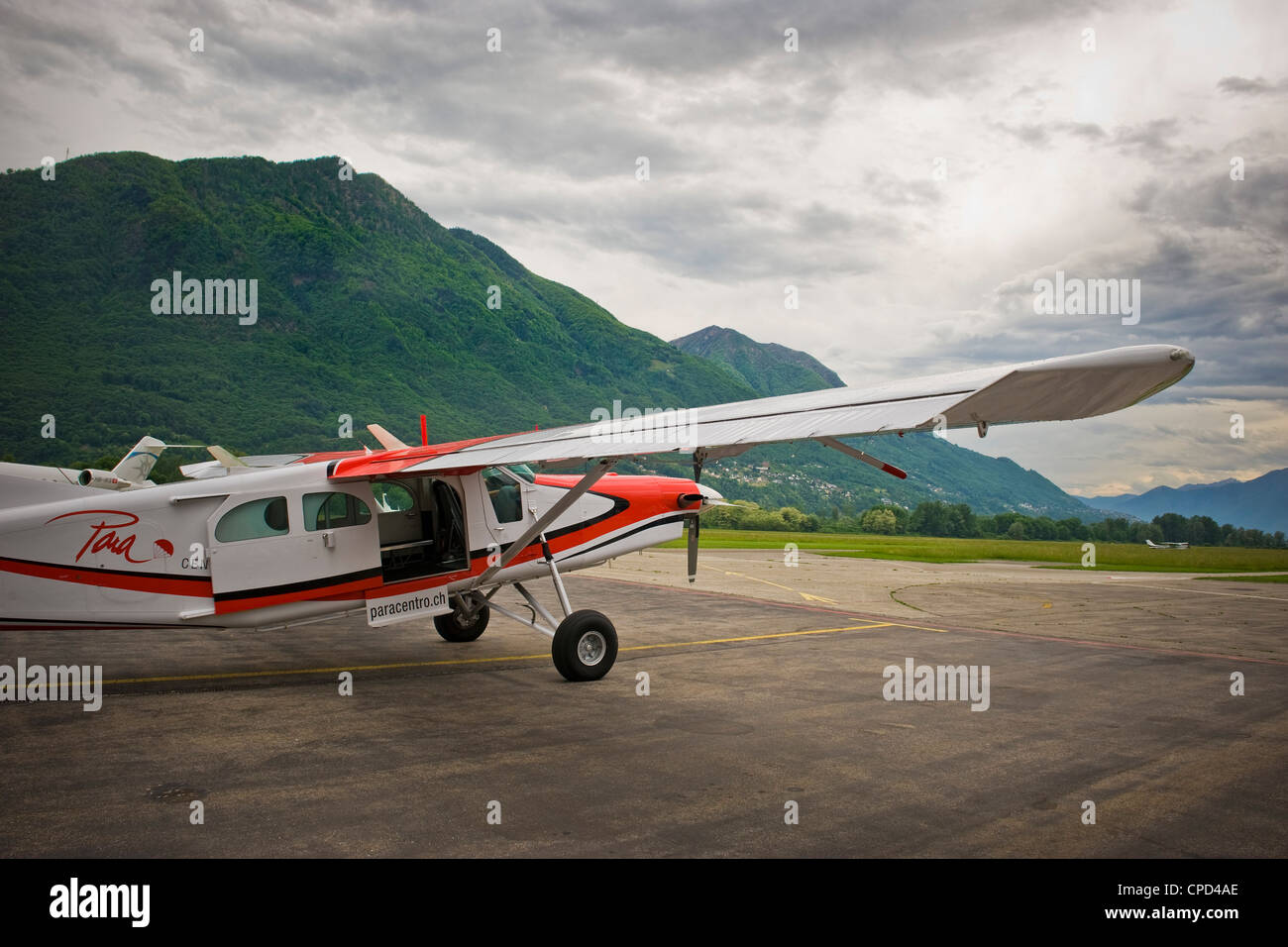 Airplain hi-res stock photography and images - Alamy