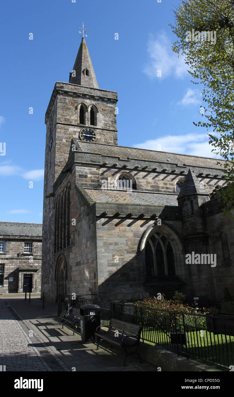 St andrews holy trinity church hi-res stock photography and images - Alamy
