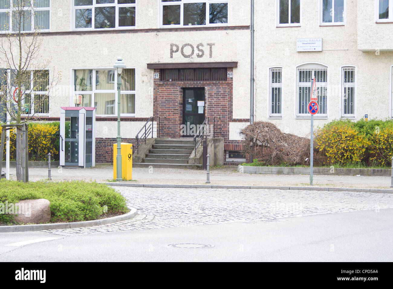 Post Office Deutsche Post. District Kaulsdorf. Berlin Stock Photo - Alamy