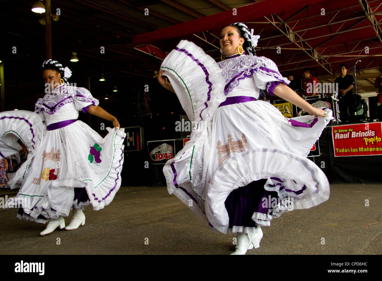 Ballet Folklorico dance performance at Cinco de Mayo festival in Austin ...