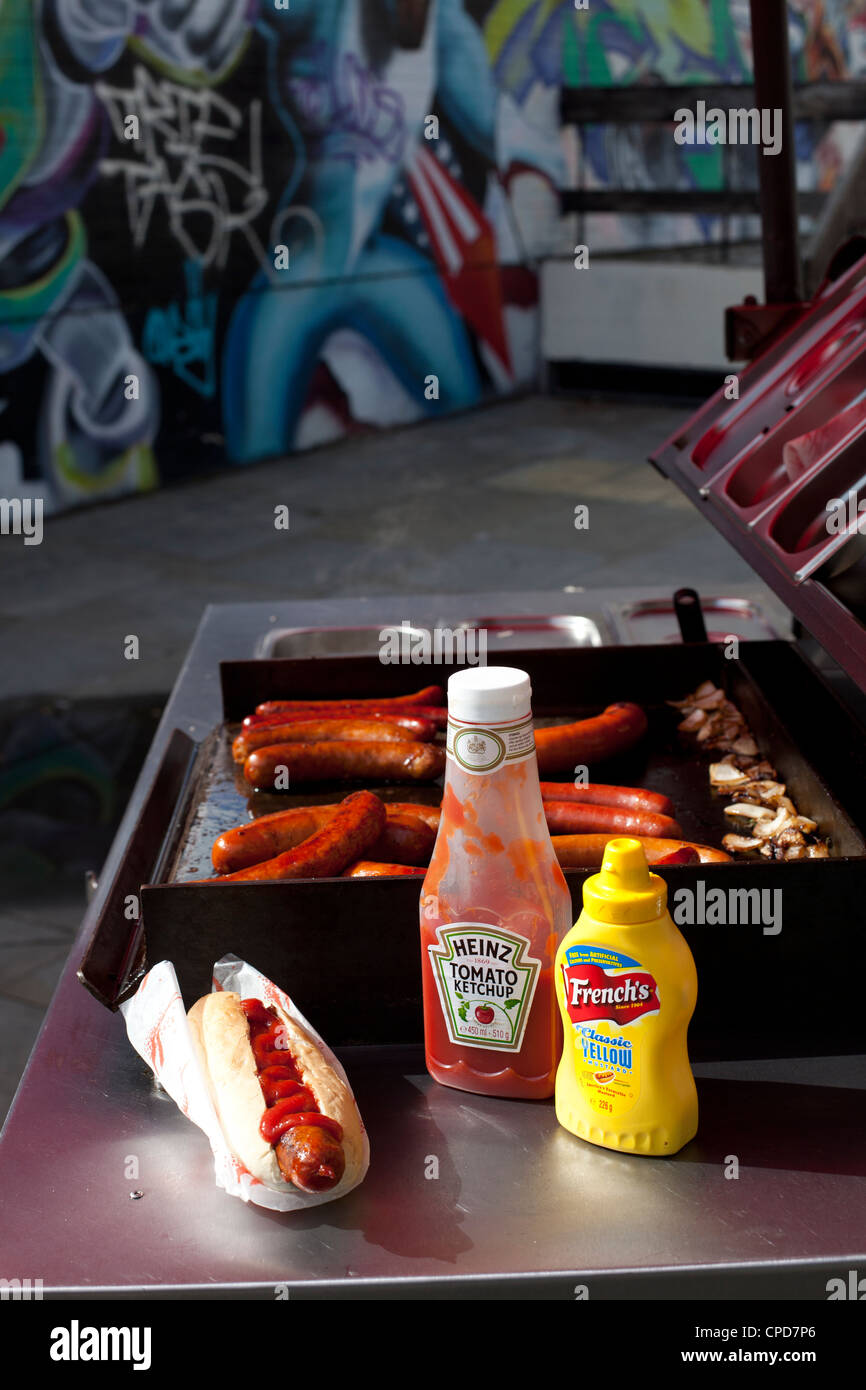 London hot dog stall hi-res stock photography and images - Alamy
