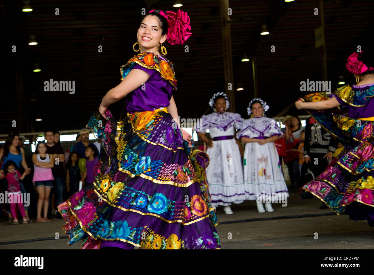 Ballet Folklorico dance performance at Cinco de Mayo festival in Austin ...