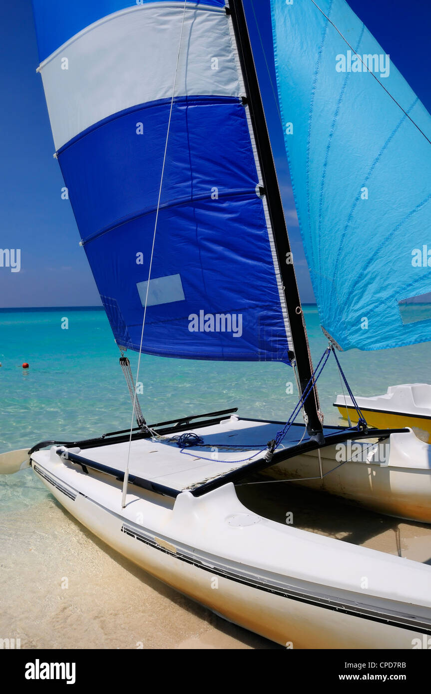 Cuba boat beach hi-res stock photography and images - Alamy