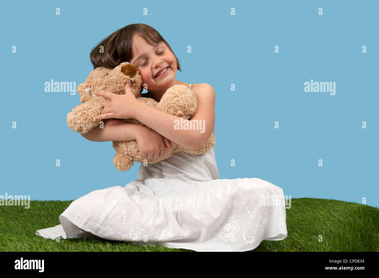 little girl hugging her teddy bear Stock Photo - Alamy