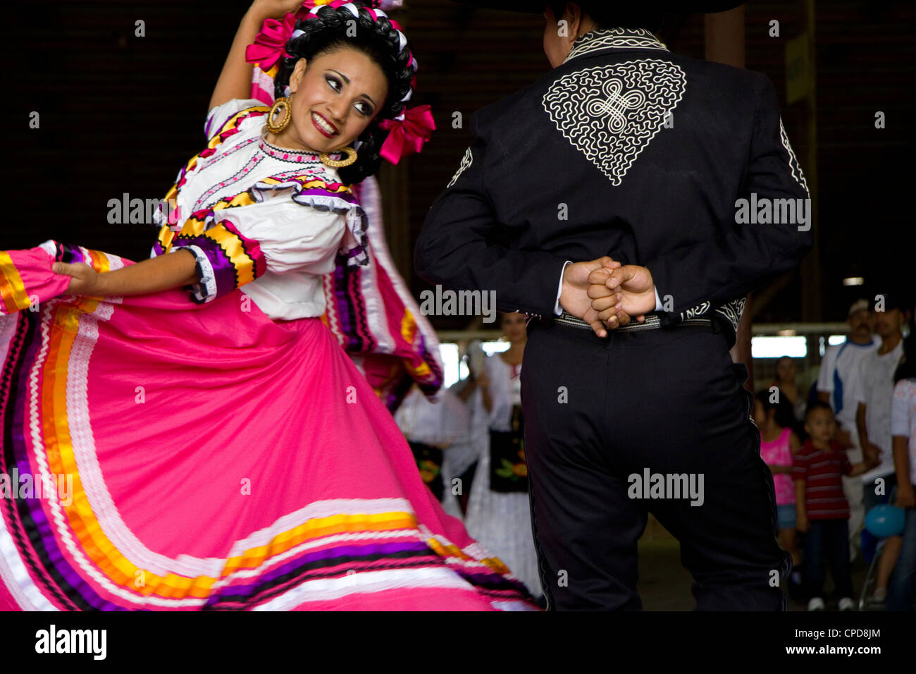 Ballet Folklorico dance performance at Cinco de Mayo festival in Austin ...