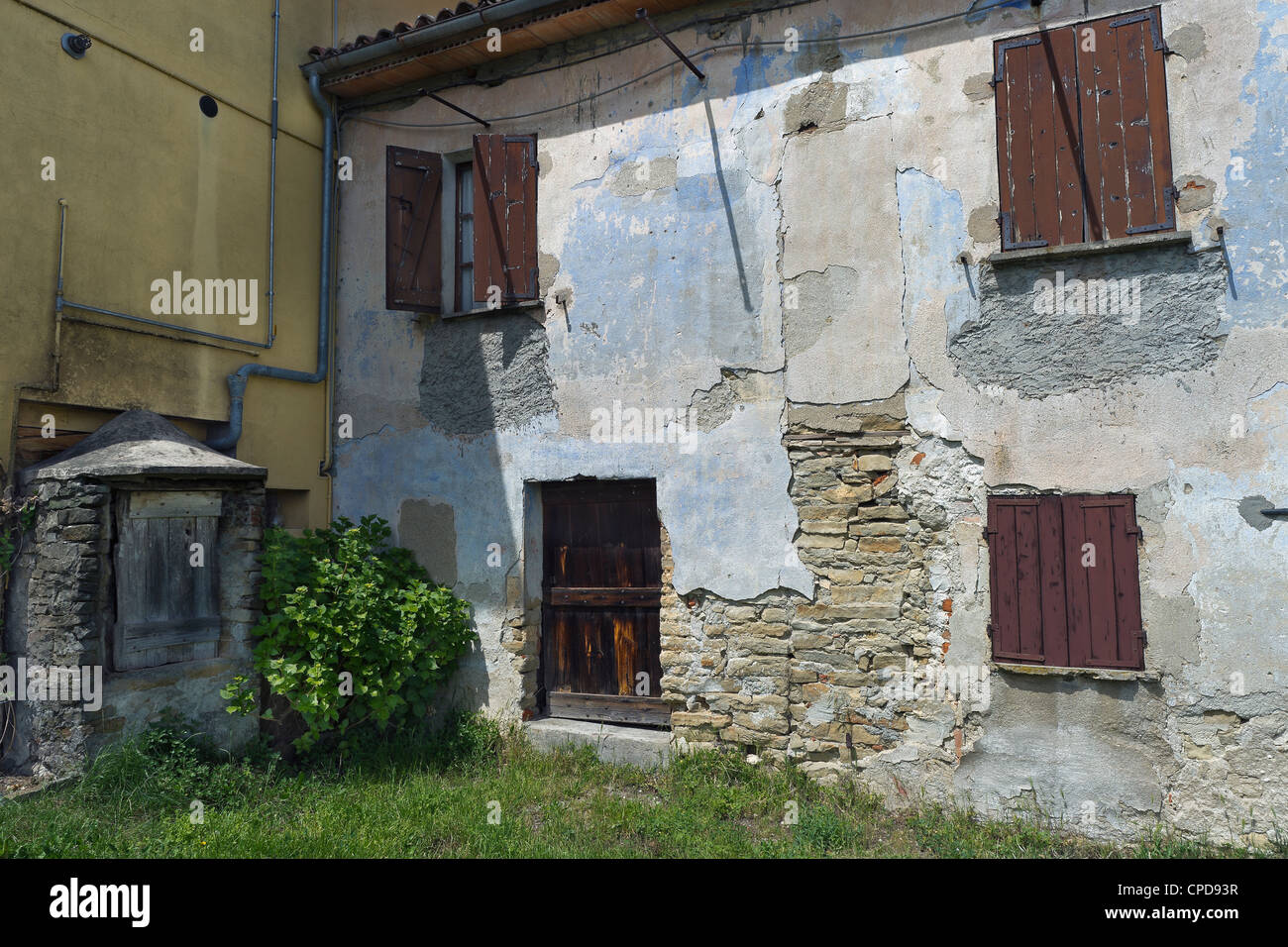 an old country house at Loazzolo, Piedmont, Italy Stock Photo - Alamy