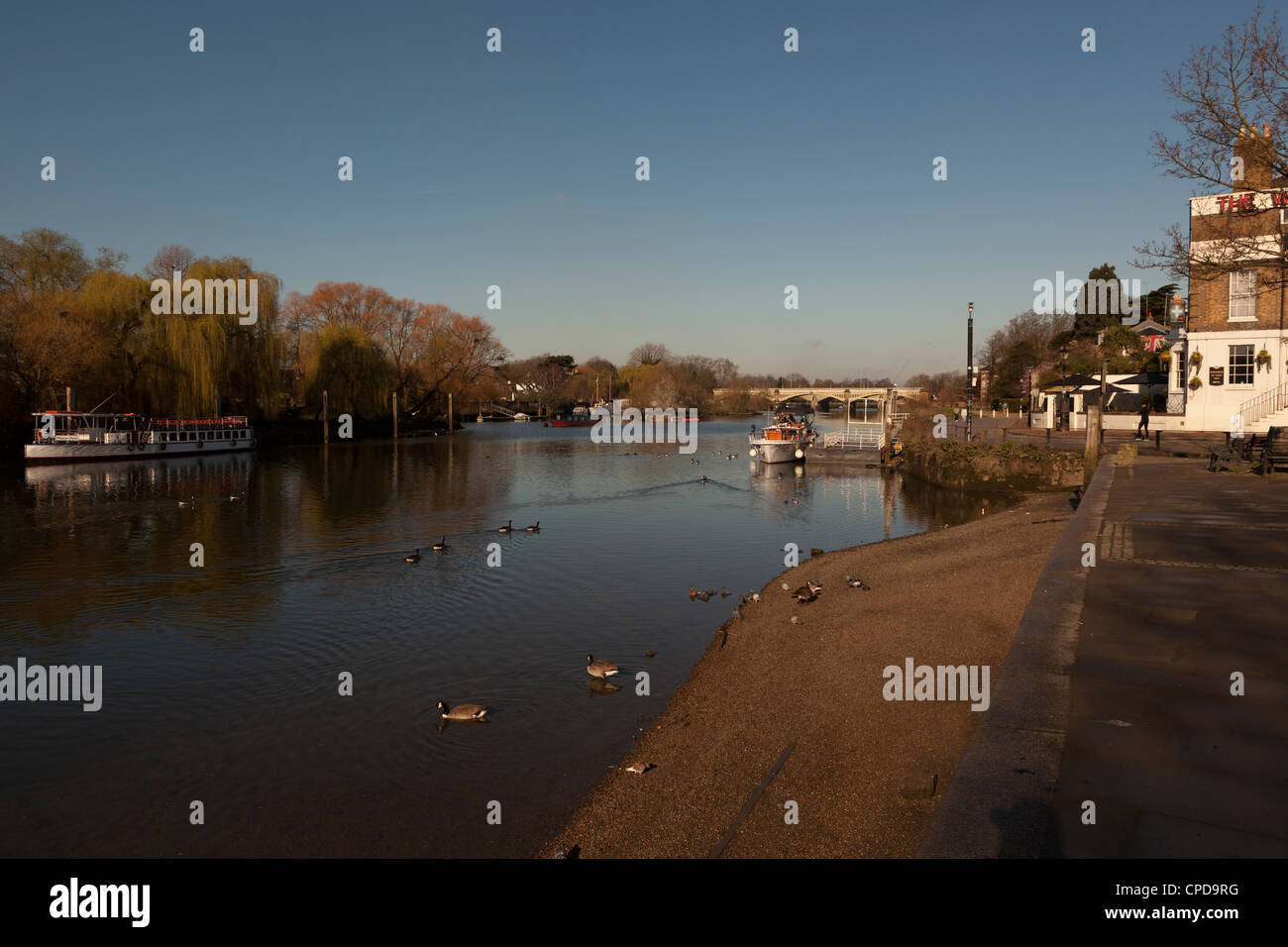 Richmond upon thames england riverside hi-res stock photography and ...