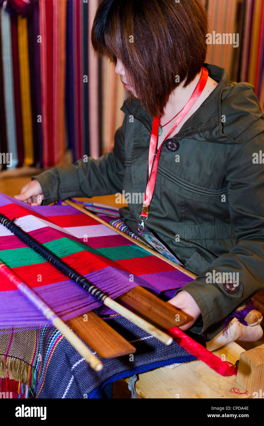 Chinese weaving hi-res stock photography and images - Alamy
