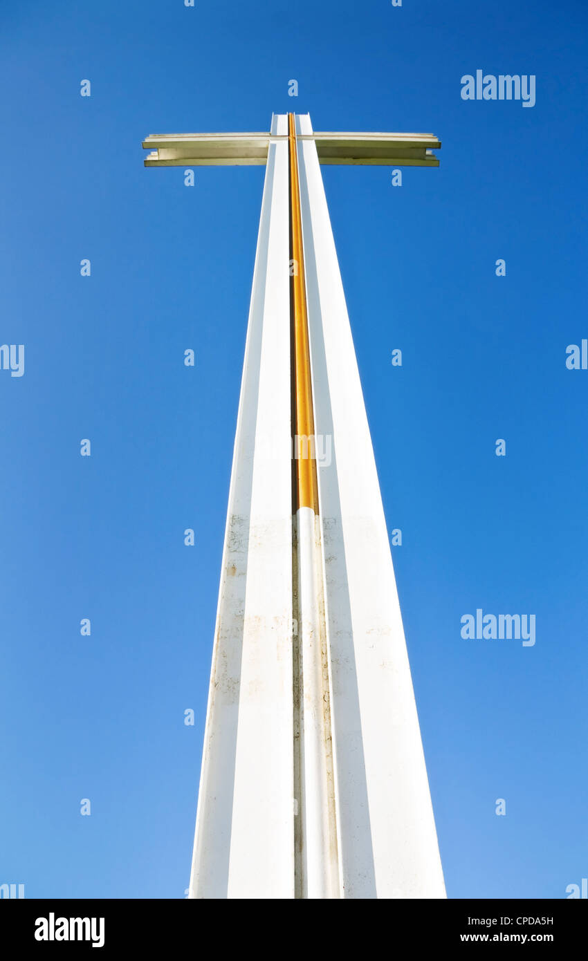 White Christian Cross - the Papal Cross in Phoenix Park, Dublin Ireland ...